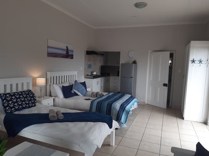 Unit 9d
Lock Up And Go - Mossel Bay