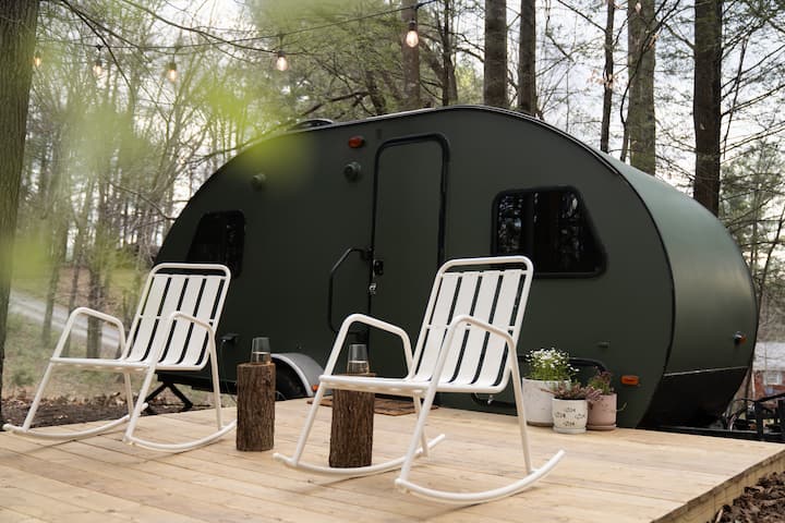 Lucky Otter Camper: A Lakeside Basecamp - Summersville, WV