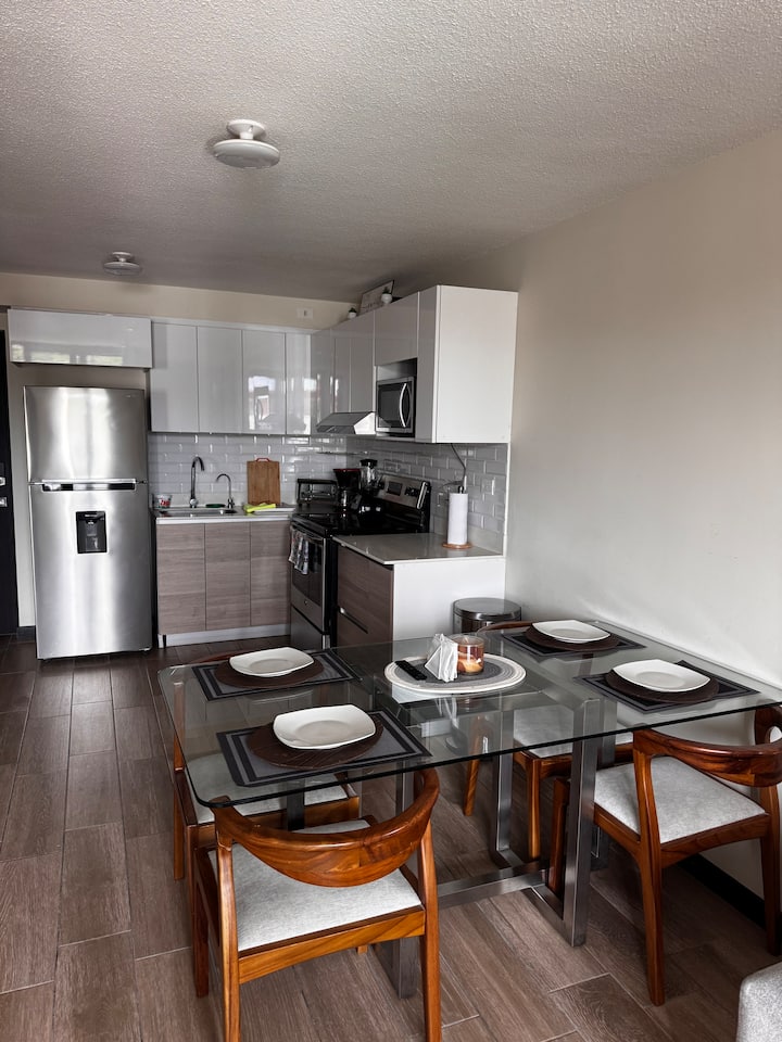Modern 2br Apt W/ Parking & Fast Wifi - Guatemala City