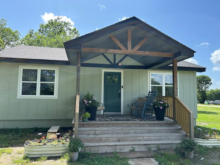 Biddy Bungalow - Castle, OK