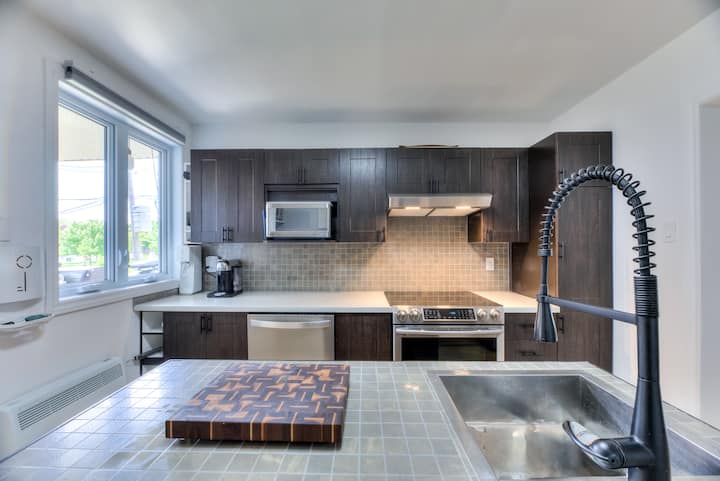 Verdun House W/ Yard & Parking - Montreal