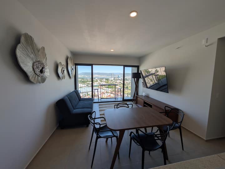 Lujoso Departamento Frente A Plaza Mayor - León, Mexico