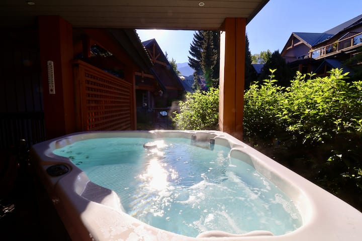 Whistler Village 2br— Private Hot Tub - Whistler