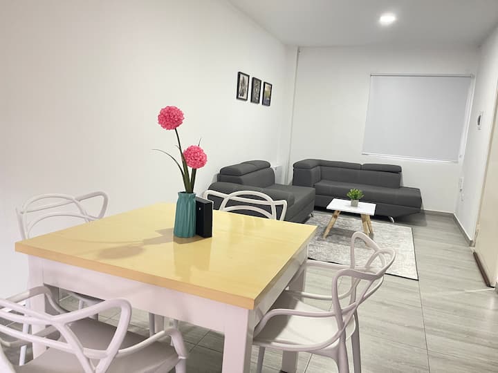 Hermosa Casa De Dos Pisos Con Aire - Palermo, Colombia