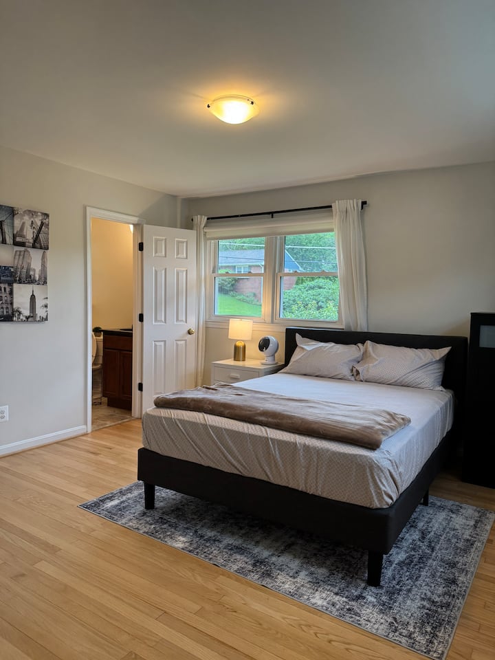 The Spacious Beige Room #1 - Fairfax, VA