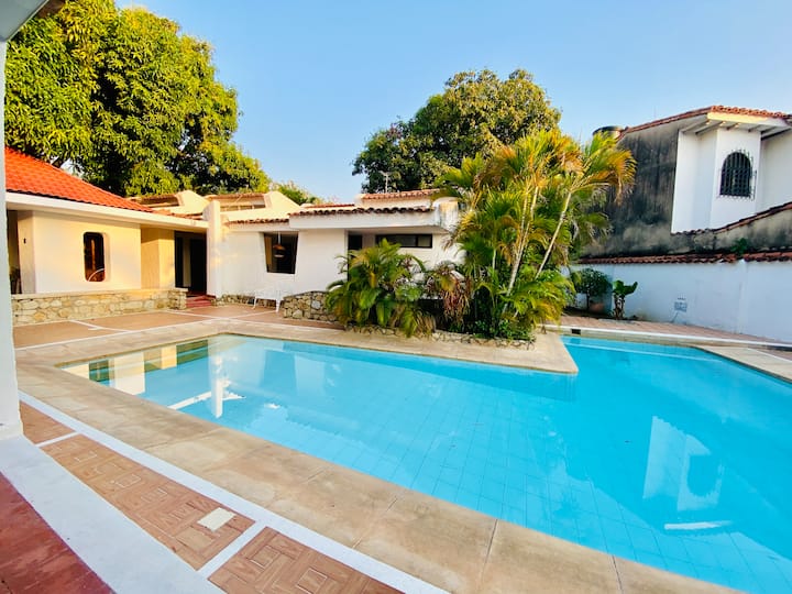 Hermosa Casa Amplia Y Fresca - Girardot