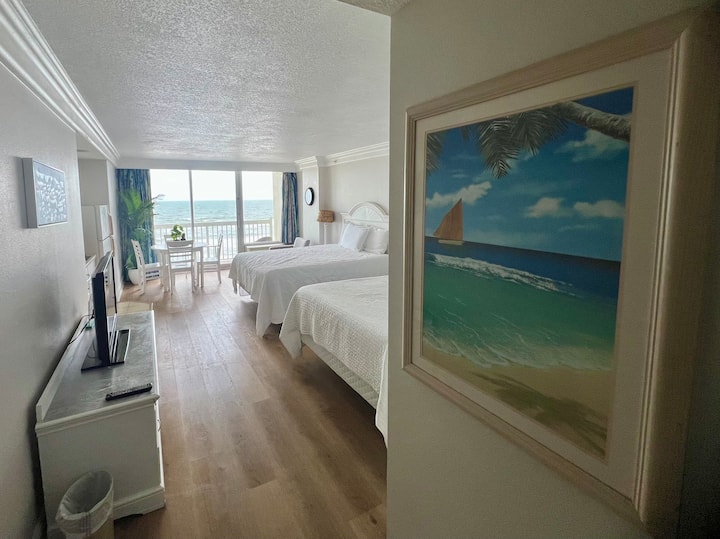 Direct Oceanfront - 2 Queen Beds - Private Balcony - Daytona Beach, FL