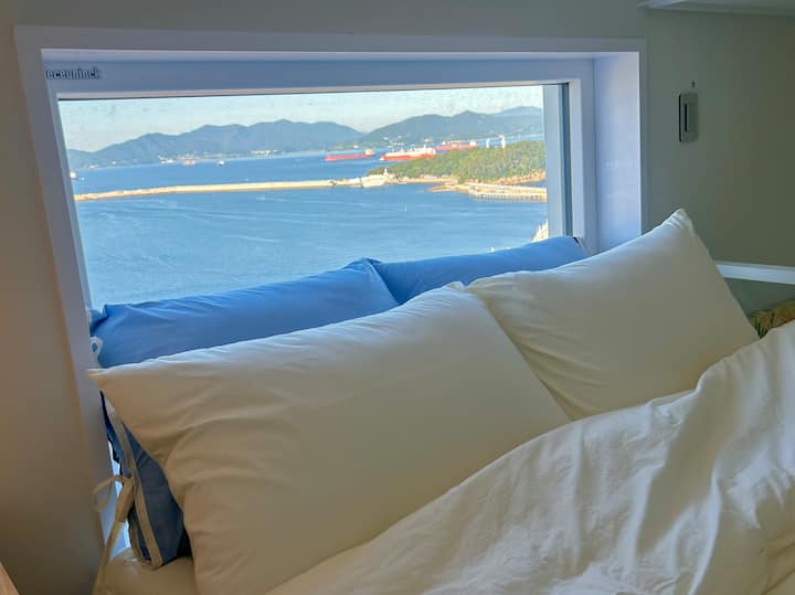 [여수 감성 숙소] 오션뷰 감성 숙소 | 오동도• 낭만포차 |고층 복층 - South Korea