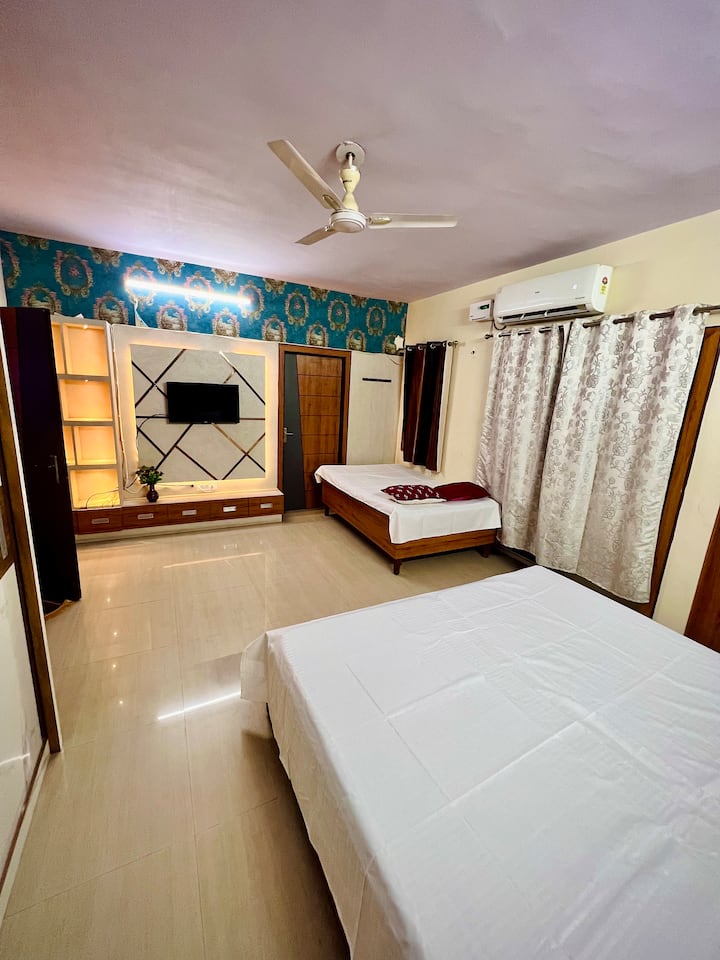 Family Flat With All Amenities - Mathura