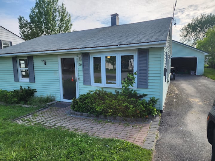 Heart Of Bangor 3-4 Bedroom Home - Bangor, ME
