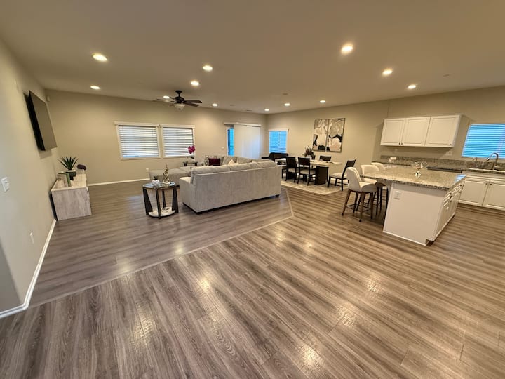Casa Amplia En Jurupa Valley – 5 Habitaciones - Eastvale, CA