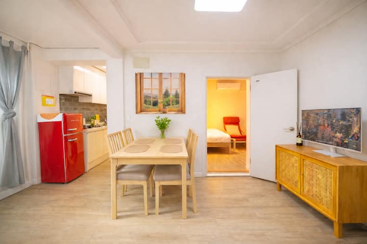 이태원역 도보2분#단독사용 #퀸사이즈2개 #감성가득 숙소 #짐 보관 가능 - Seúl