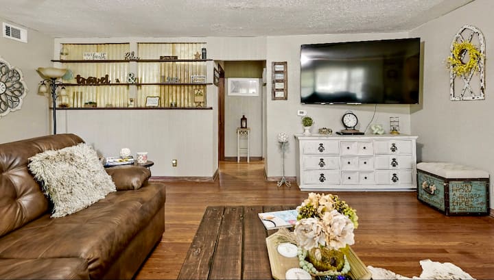 Pool/hot Tub/game Room And Lots Of Amenities - Joplin, MO