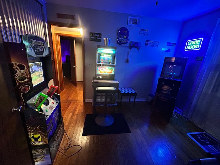 Cozy Escape With Hot Tub, Game Room And Fire Pit - Joplin, MO