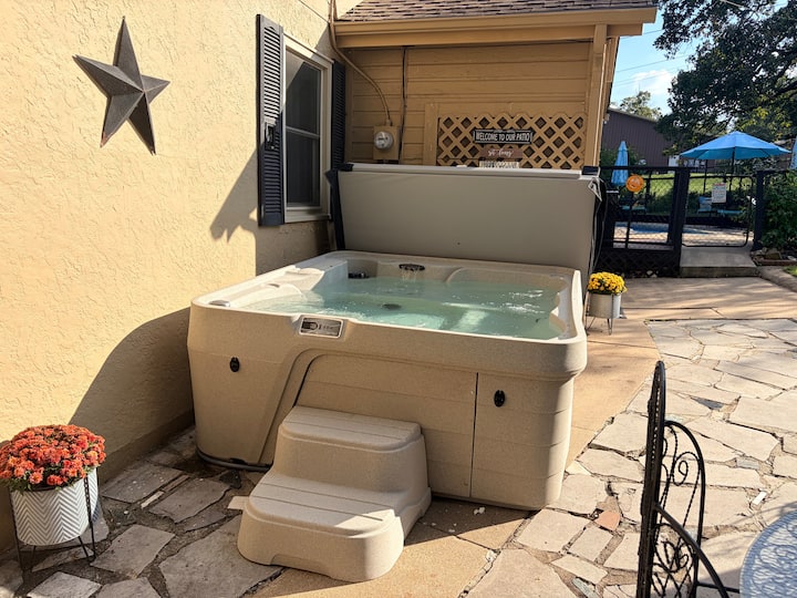 Cozy Escape With Hot Tub, Game Room And Fire Pit - Joplin, MO