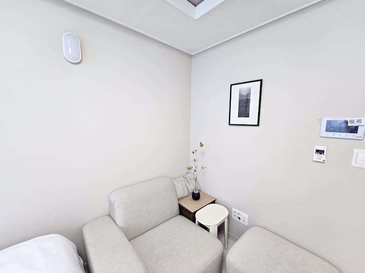 동성로역세권 교동중심 / 꿀잠고급침대 암막 쇼파 룸 - Daegu