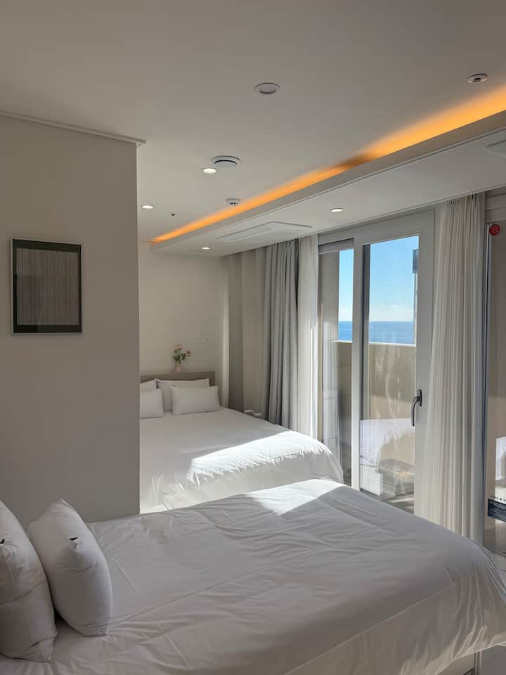 [New]  사이드 오션뷰 / 풀옵션/침대2/해운대웨이브/해운대해수욕장/테라스 /신축 - Busan