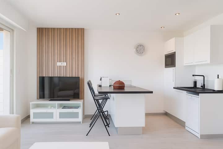 Juan Signature - T2 éLégant, Vue Mer & Terrasse - Antibes