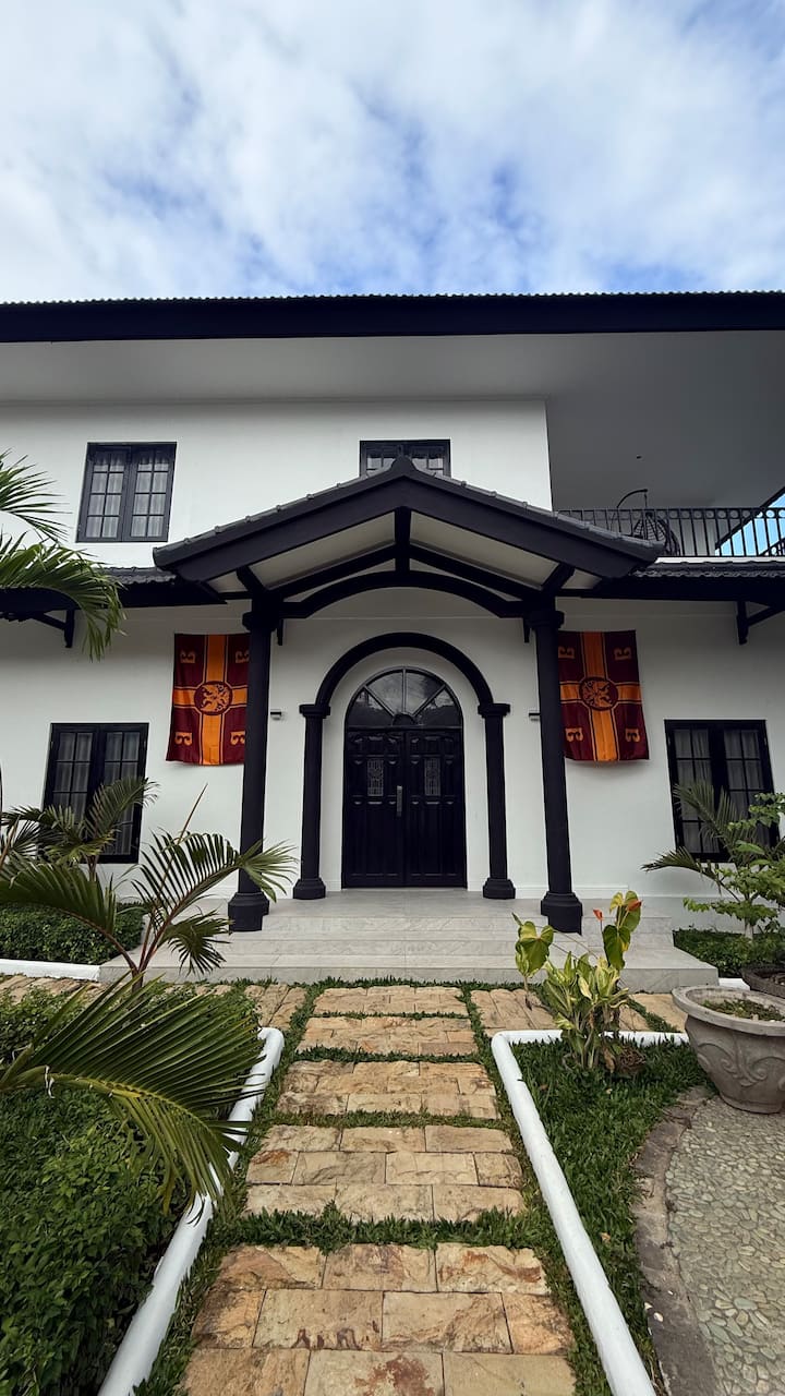 White Swan Mansion - Sanur