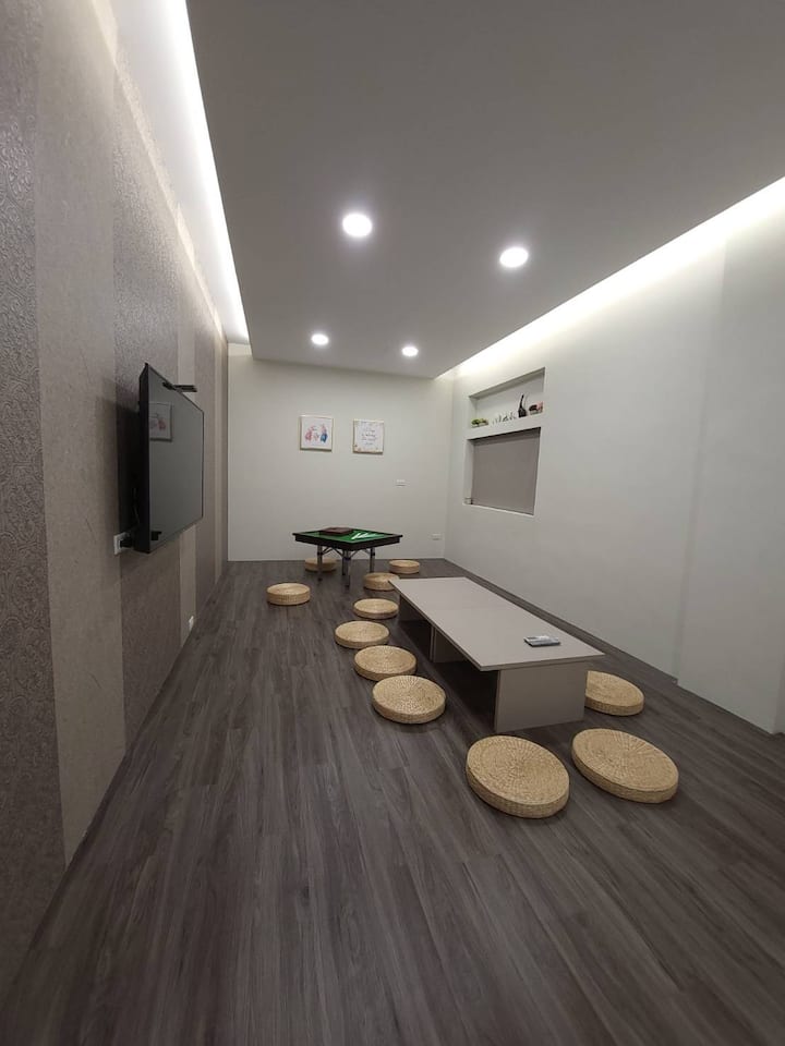 預定先詢問空房】3房1廳8~10人/逢甲夜市5分鐘/電梯/客廳/廚房/桌遊/麻將 - 大雅區