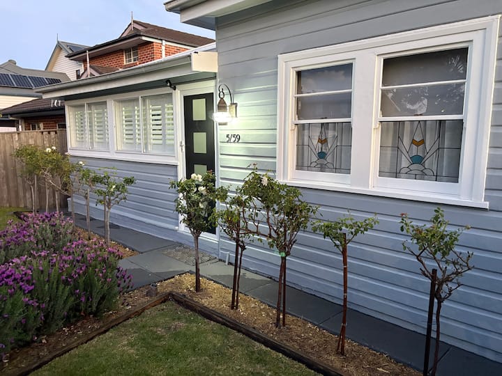 Seaside Village Cottage Charm - Shellharbour