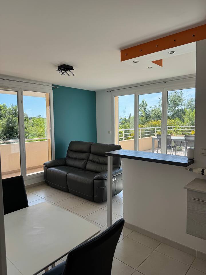Petit Appartement Avec Terrasse - Vitrolles