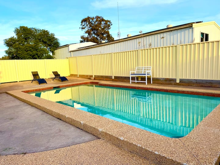 4 Bedroom House Swimming Pool & Game Room - Muswellbrook