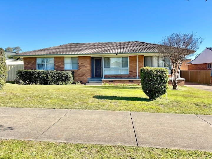 4 Bedroom House With Swimming Pool & Game Room - Muswellbrook