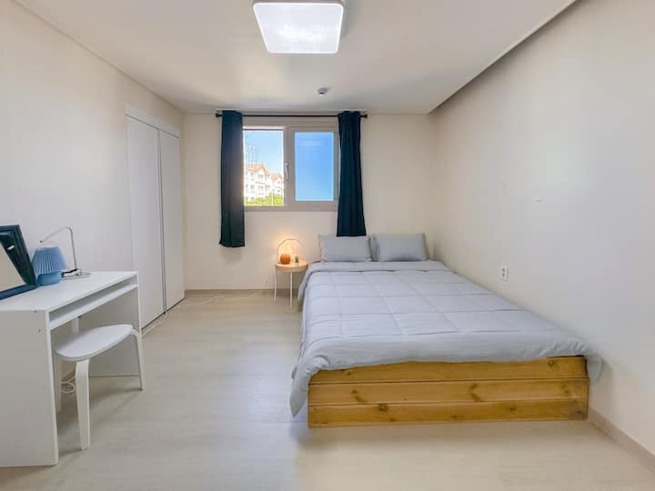 Ba 오픈 3주간할인 방4개 모든공간 에어컨 완비 퀸침대4개 공항가까운 - Jeju-si