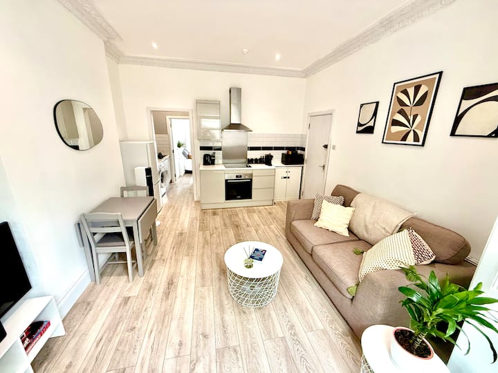 Charming 1 Bed Flat In Bristol - 