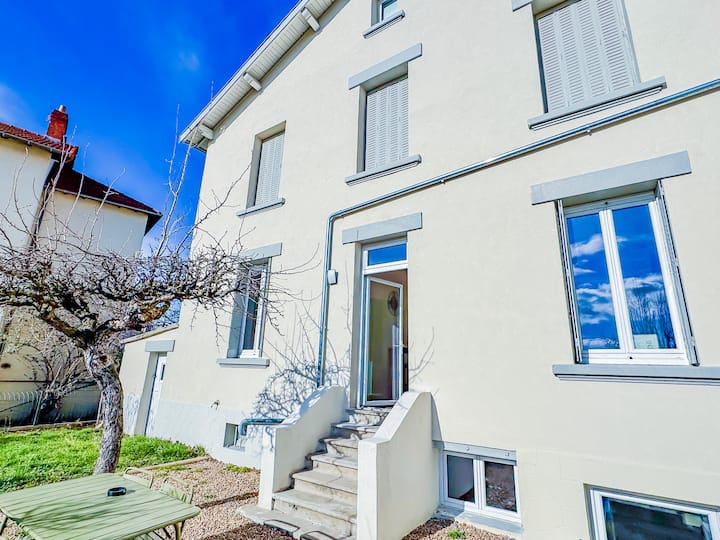 Grand Appartement Avec Jardin - Aydat