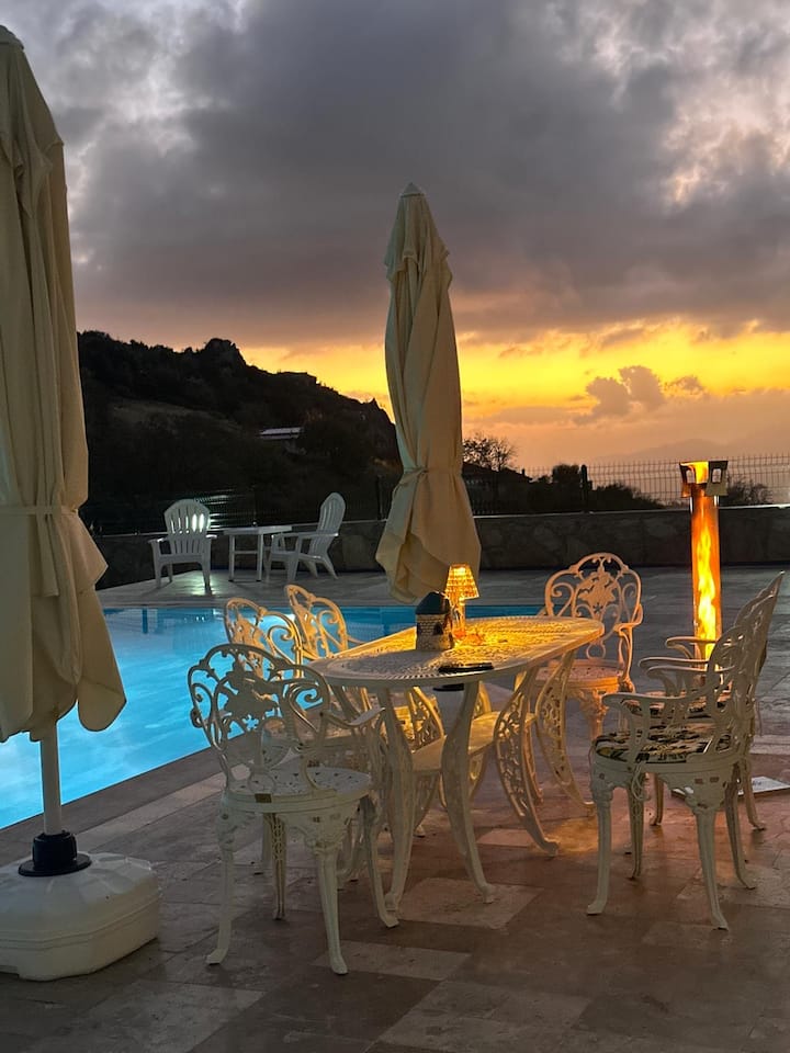 Villa Sunset
3 Odalı 3 Banyolu Havuzlu Villa - Ören