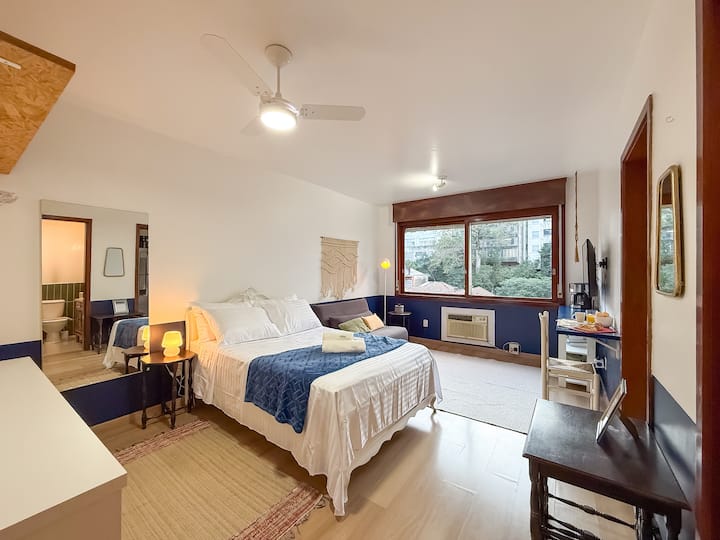 5° Andar, Elevador, Máq. Lavar, Ar Cond, Port 24h - Porto Alegre