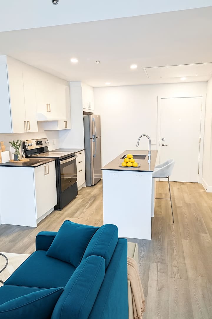 Modern Hideaway In Griffintown - Montreal