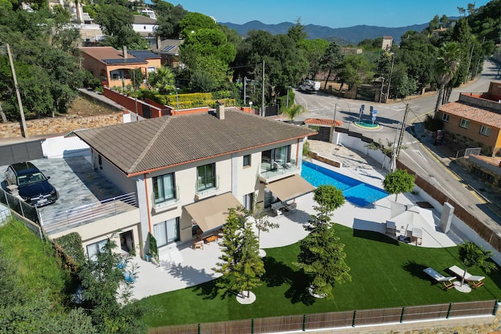 Serra Brava: Villa Con Vistas, Piscina, Barbacoa - Lloret de Mar
