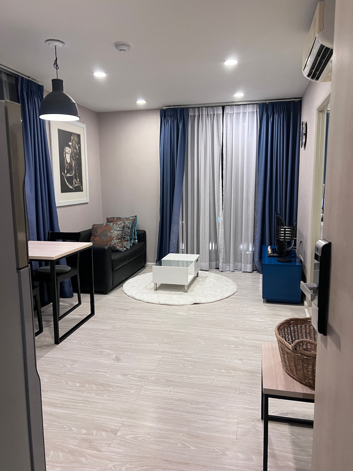 Chiang Mai Downtown/Palm Springs Apartment/Next to One Nimman/Pool/Kitchen/Gym - Airbnb