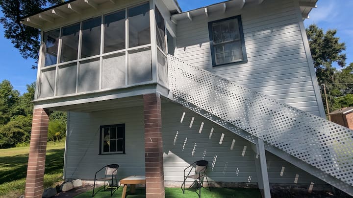 Cozy Apartment Over Garage In Orangeburg - Orangeburg, SC