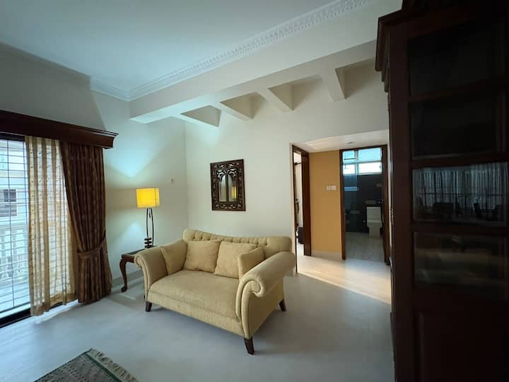 Lake Front Nest: Family Home In Gulshan 1 & 2 - Bangladesh