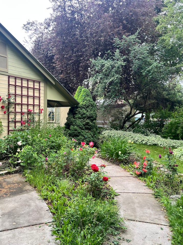 Garden Cottage - Mistequa Casino Hotel