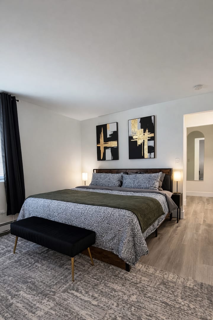 Bright Bowmanville Studio With Parking - Chicago, IL