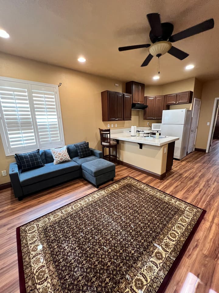 Two Bedroom Loft Near Downtown - 새크라멘토