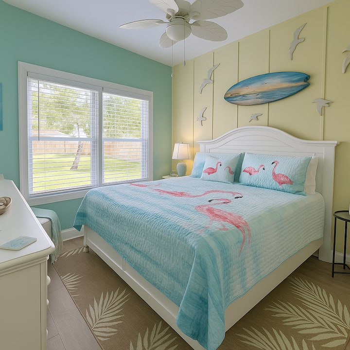 King Bed Retreat + Beach Perks - Navarre, FL