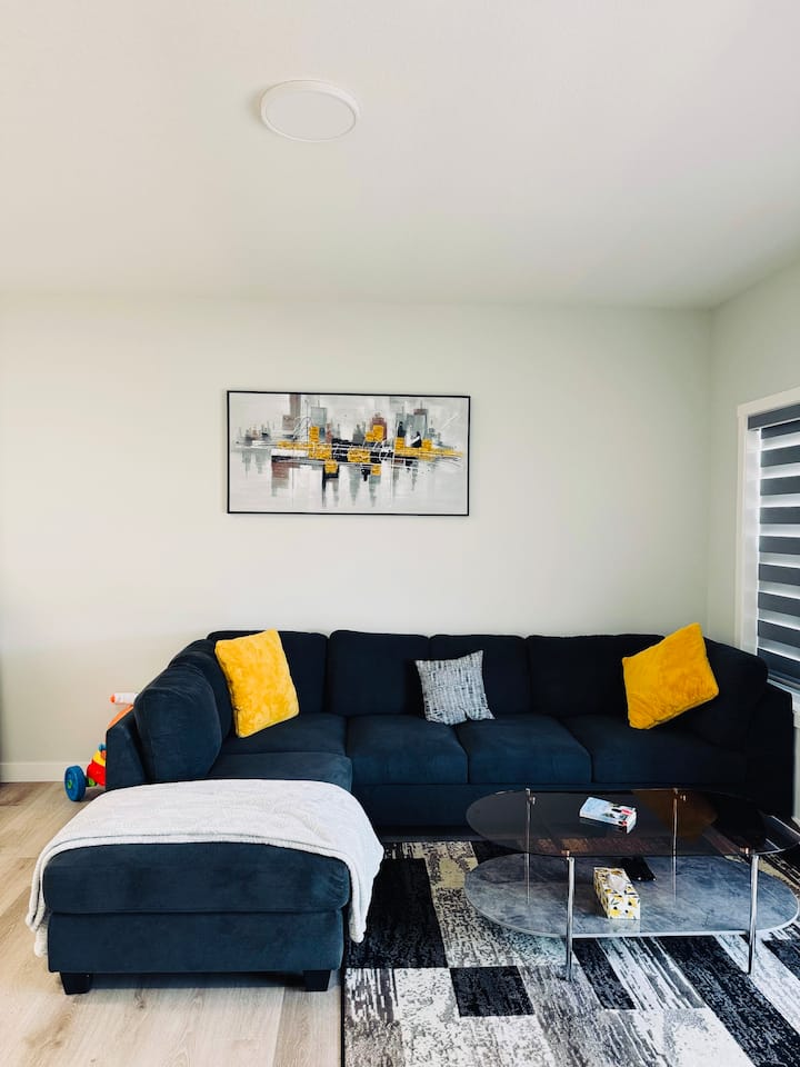 Newly Build Cozy House With 4 Bedrooms & 3.5 Bath. - Calgary