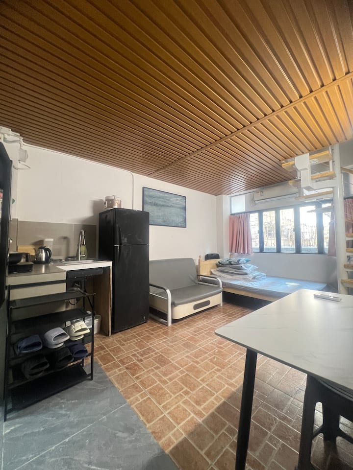 旺角地鐵口全 福式 兩房一廳大房大廳 4床 乾淨整潔 - Sheung Wan