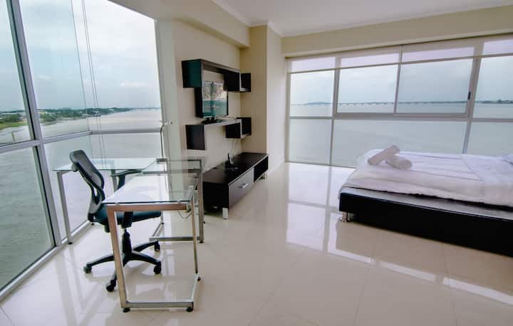 Suite 4 Riverfront 1, Vista Al Río, Guayaquil - 