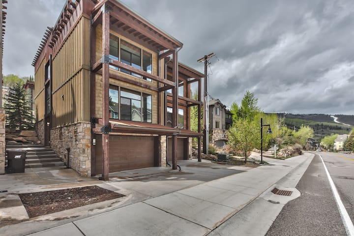 Rooftop Deck W/ Hot Tub & Mountain - Ultimate Loft - Park City, UT