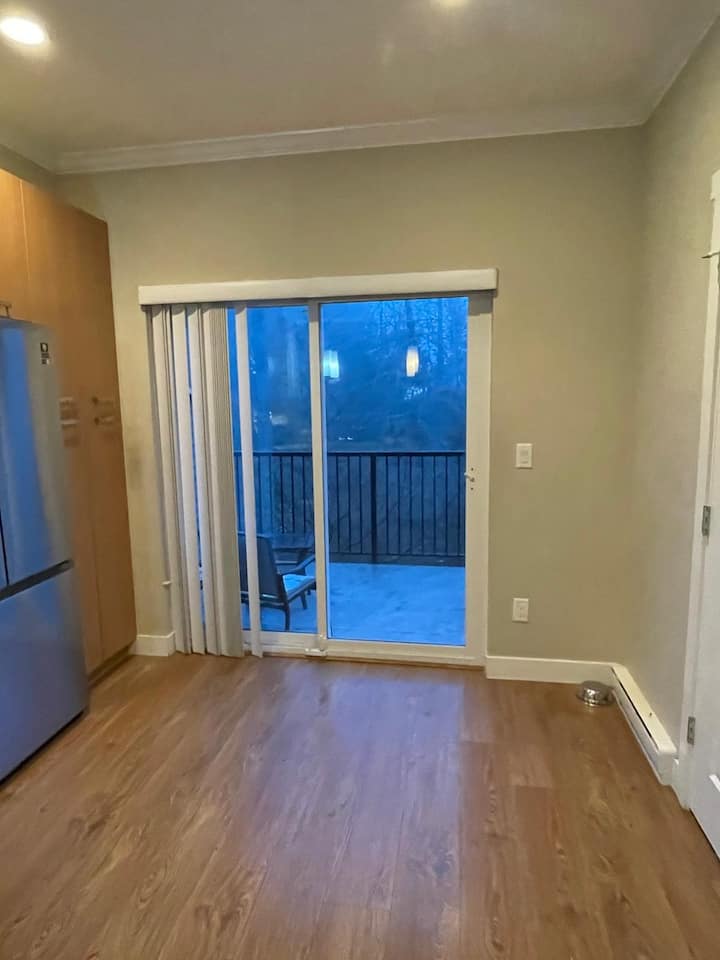 Quiet Private Bed - White Rock