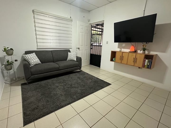 Managua Mayales Stay: 2 Bedroom +Ac+tv+garage+bath - Managua