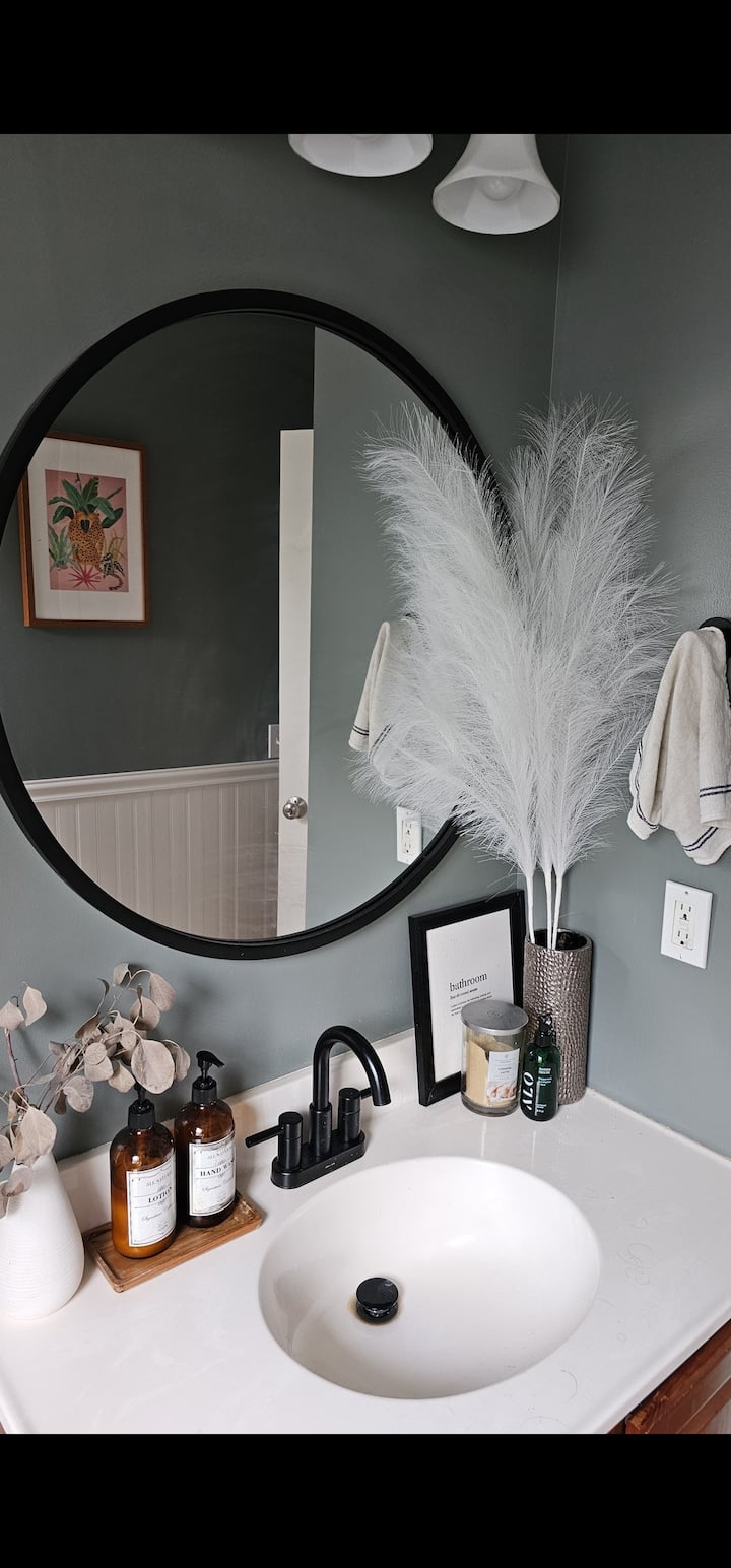 Quiet Comfort In Cozy Cul-de-sac - Ludlow, MA