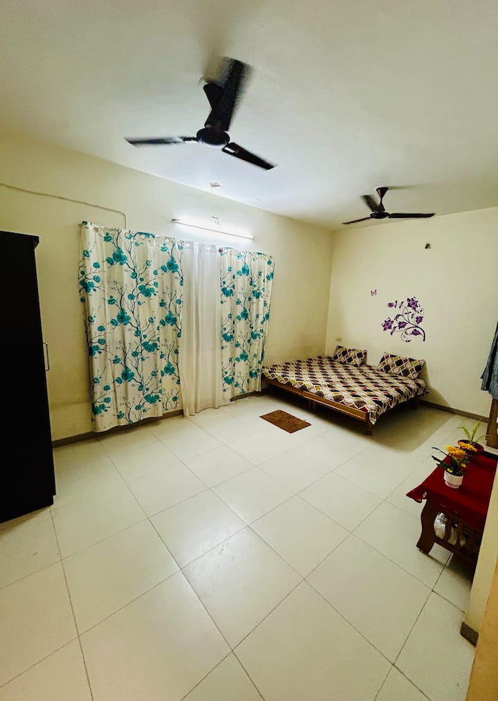 Private Ac Bedroom With Balcony - Ahmedabad